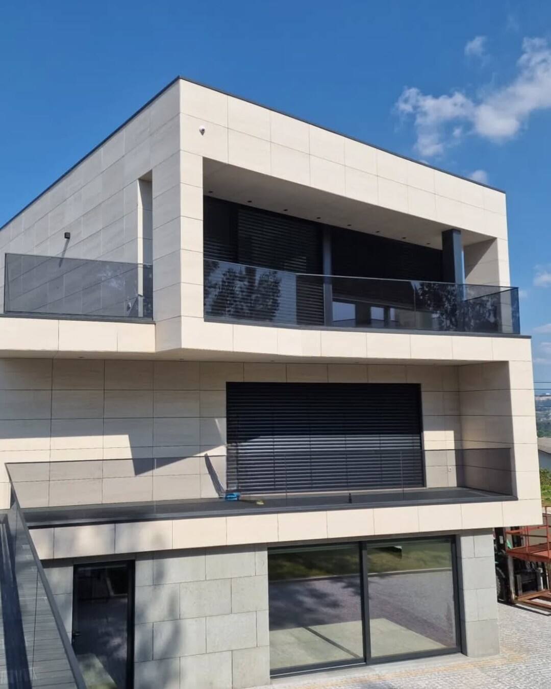 Moca Creme Limestone: Premium Portuguese Stone for Commercial Facades ...