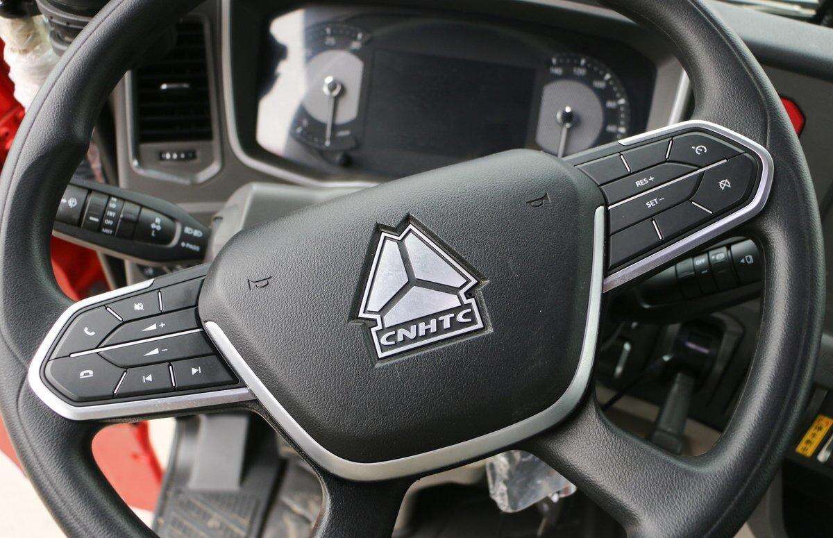 Sinotruk HOWO Max 480HP 6X4 LNG Automatic Transmission Tractor