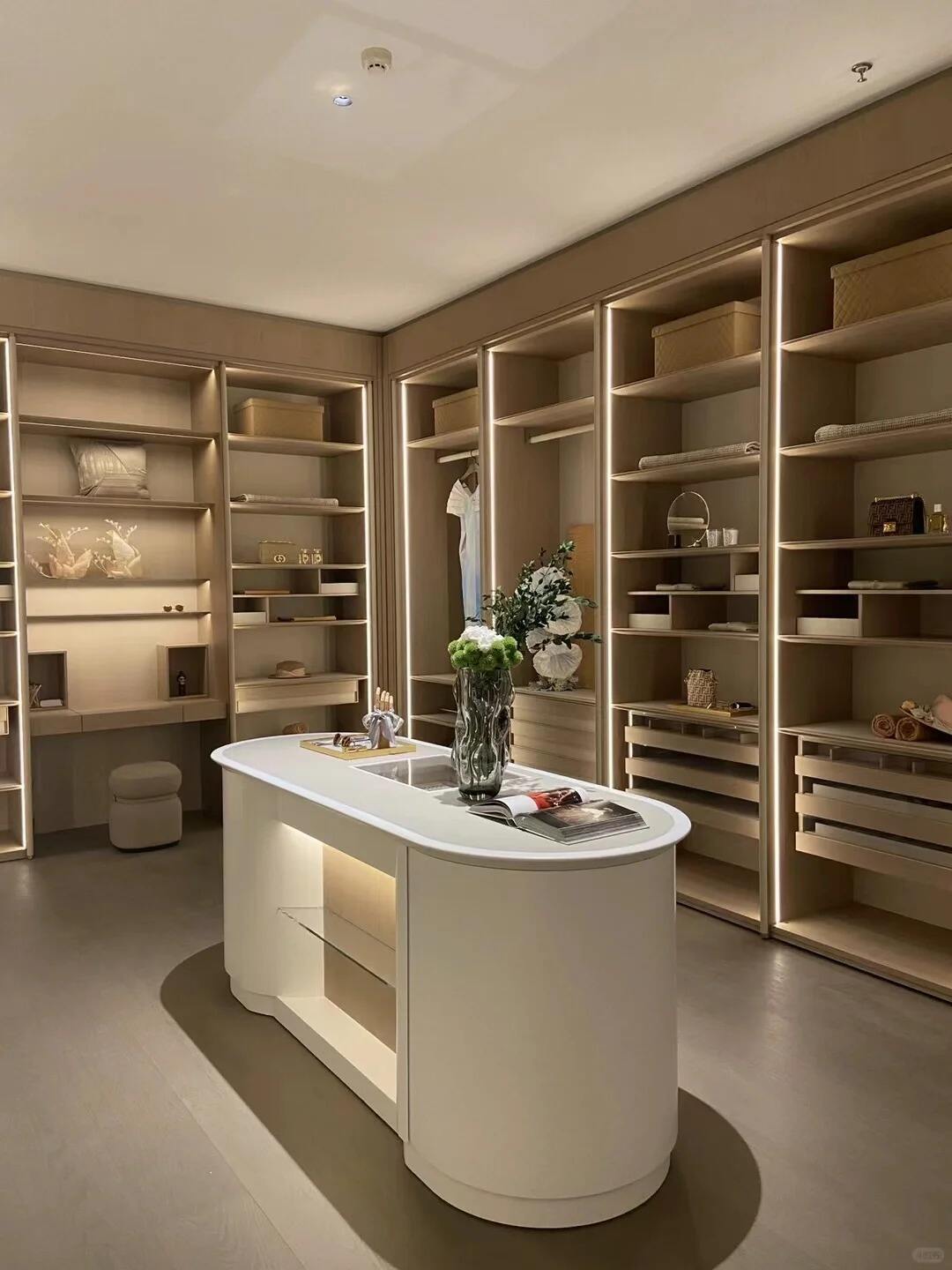 Open-style Luxury Wardrobe | Open wardrobe