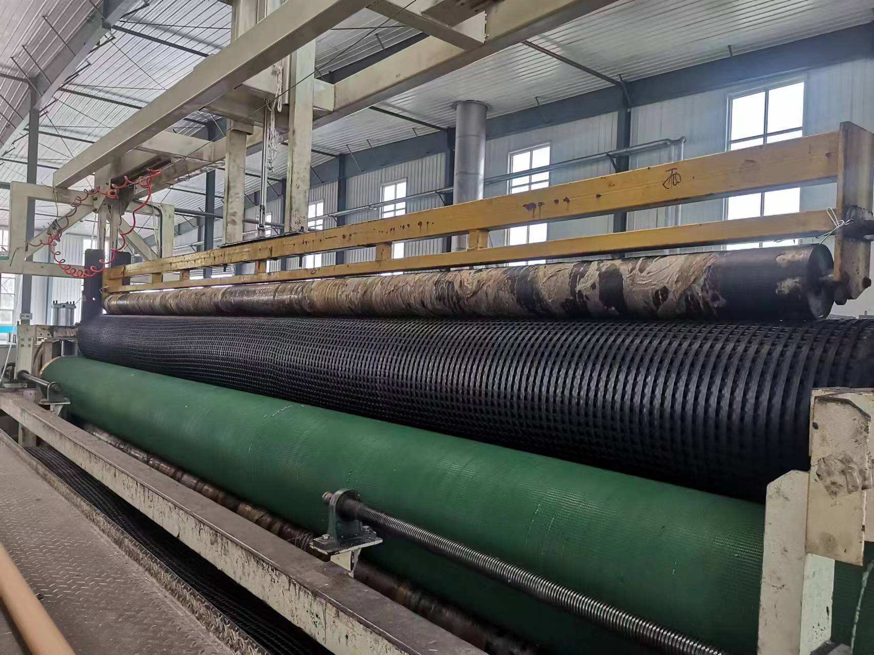 土壌種別別のポリエステルジオグリッドの性能[データ駆動型]