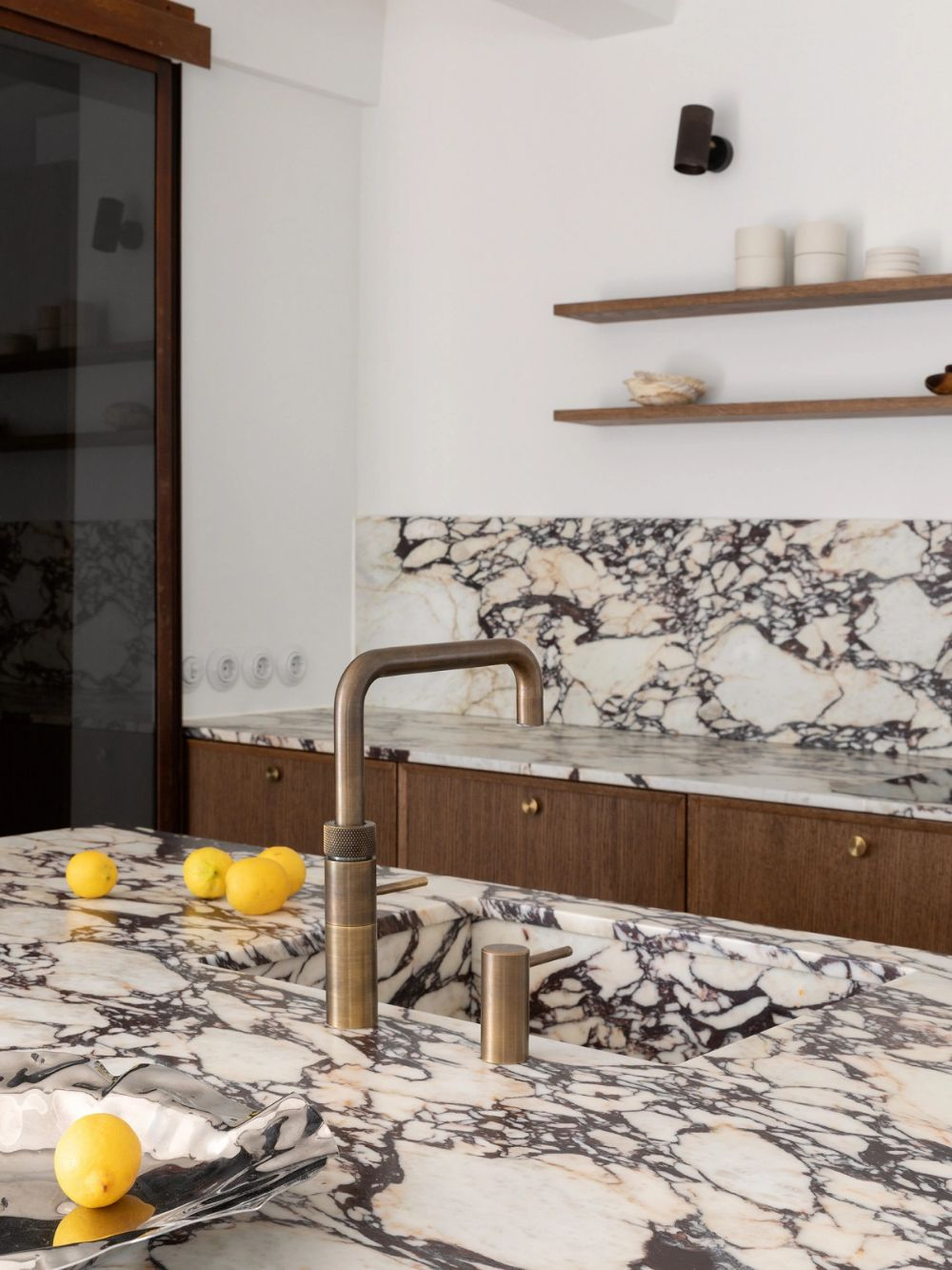 Calacatta Viola Marble: The Premier Choice for Luxurious Residential ...