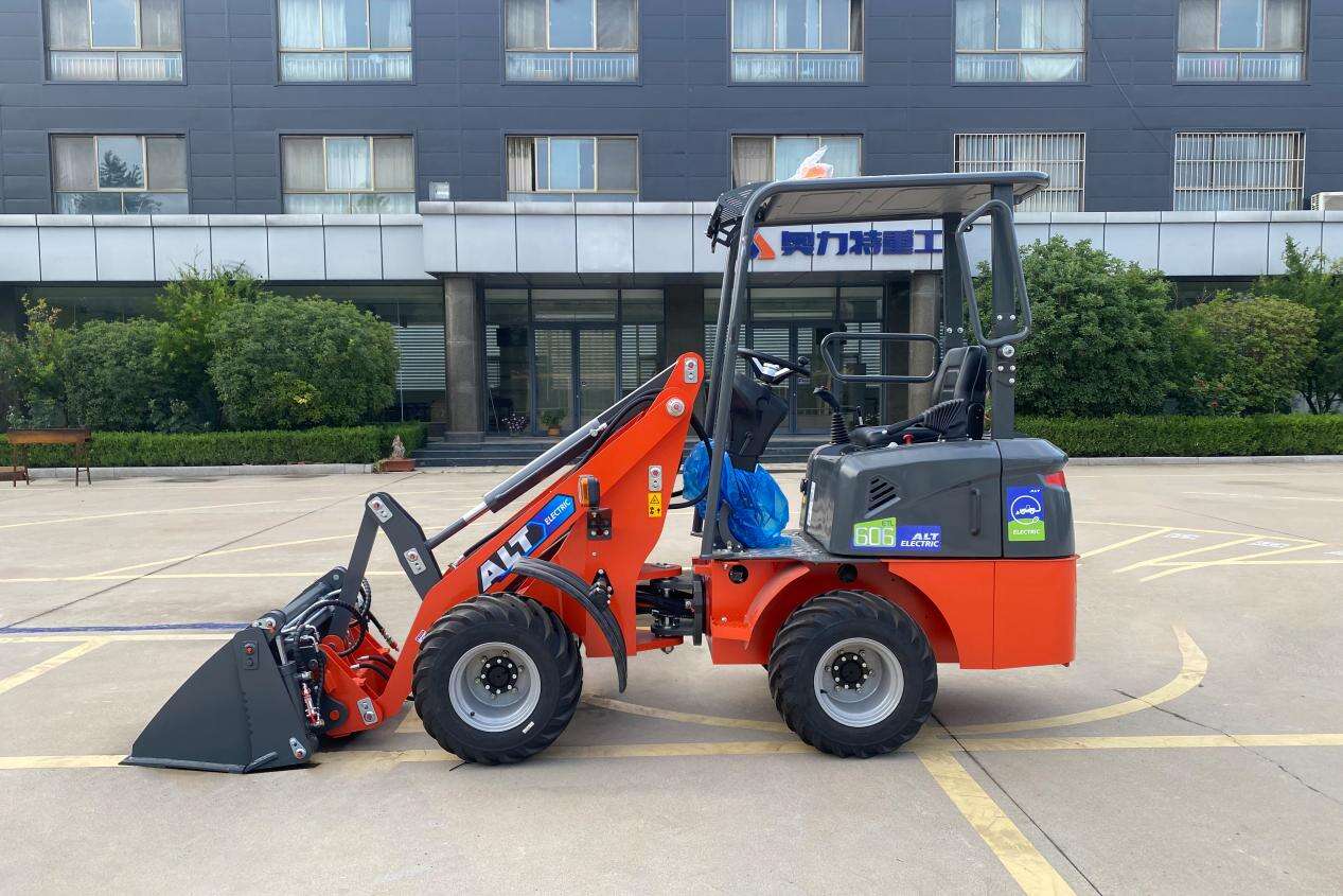 Which solution is better for an electric wheel loader:"triple-motor" or ...