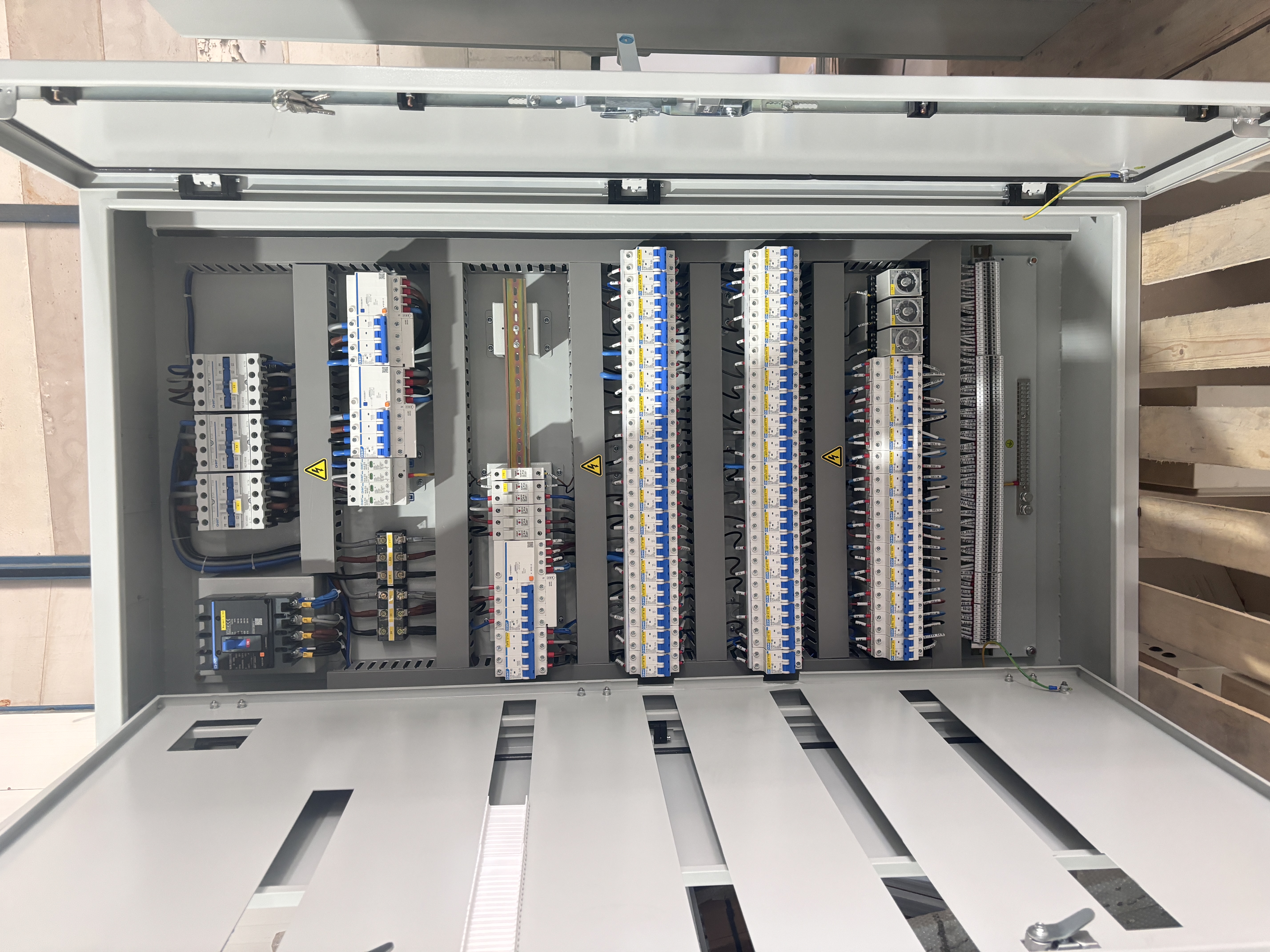 Switchboard Panel Board: Advanced Electrical Distribution and ...