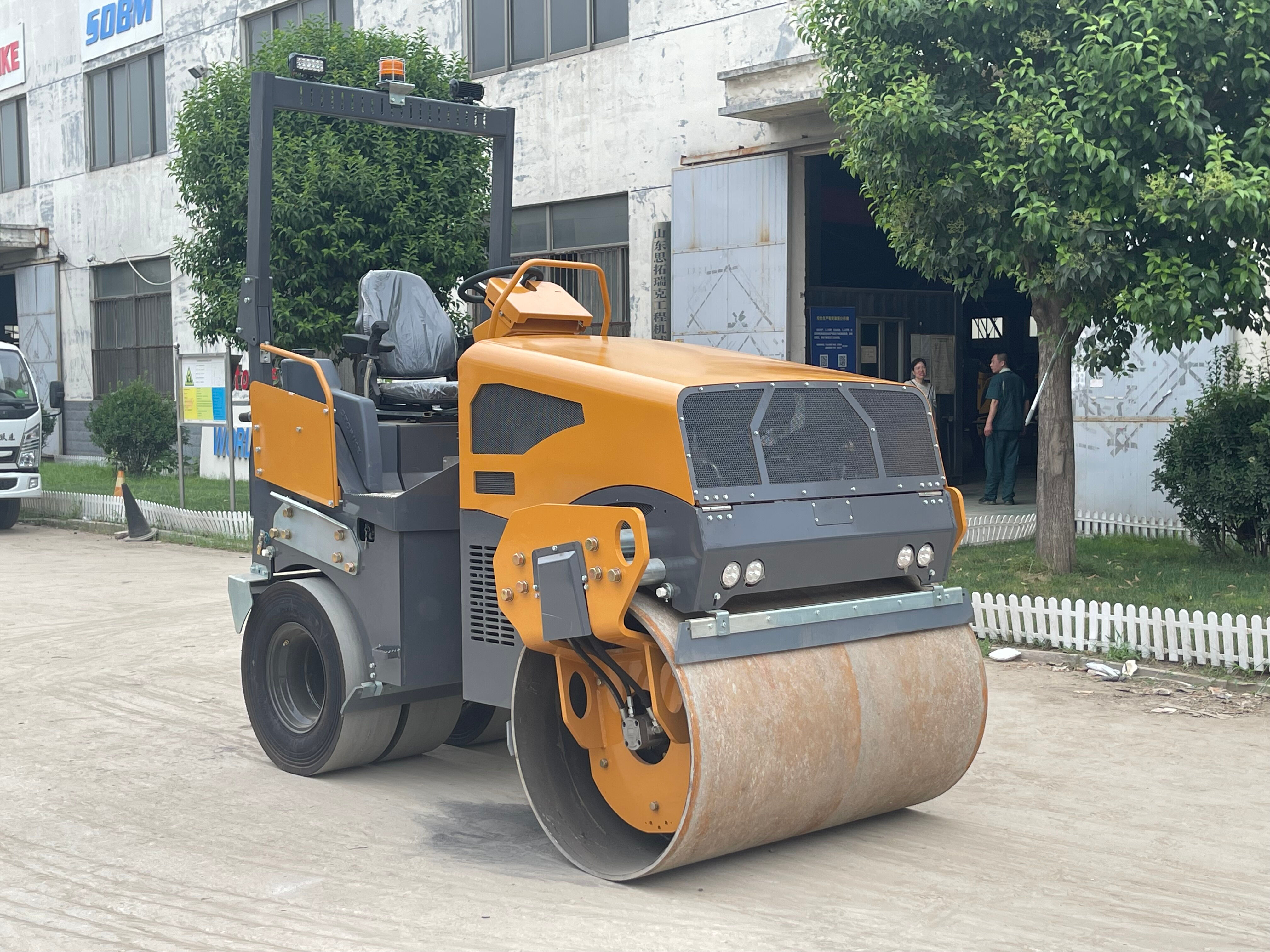 ST4500C 4.5t Vibratory Roller: CE-Certified Industrial Compaction Solution